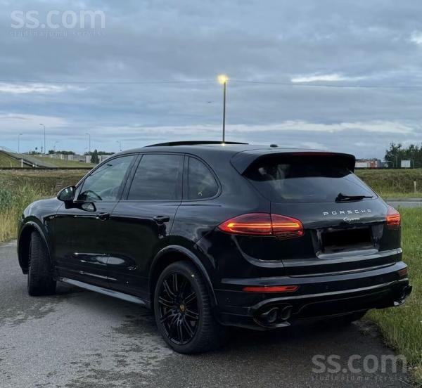 Black Porsche Cayenne 2015 in Rezekne, with an engine capacity of 3.00 L and mileage of 230 thousand km for 24000 €, photo 2 on AUTOMOTO.COM.LV