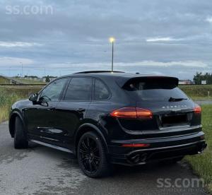 Black Porsche Cayenne 2015 in Rezekne, with an engine capacity of 3.00 L and mileage of 230 thousand km for 24000 €, photo 3 on AUTOMOTO.COM.LV