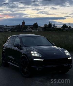 Black Porsche Cayenne 2015 in Rezekne, with an engine capacity of 3.00 L and mileage of 230 thousand km for 24000 €, photo 4 on AUTOMOTO.COM.LV