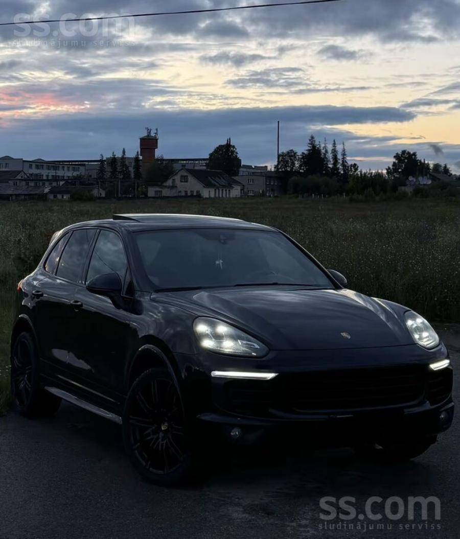 Black Porsche Cayenne 2015 in Rezekne, with an engine capacity of 3.00 L and mileage of 230 thousand km for 24000 €, photo 4 on AUTOMOTO.COM.LV