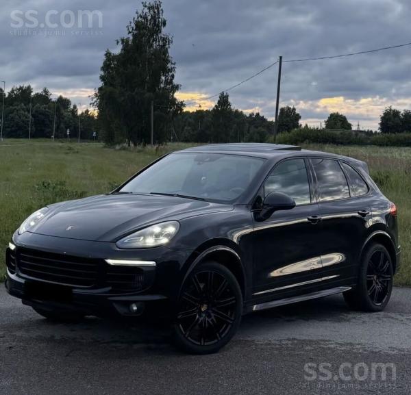 Black Porsche Cayenne 2015 in Rezekne, with an engine capacity of 3.00 L and mileage of 230 thousand km for 24000 €, photo 4 on AUTOMOTO.COM.LV
