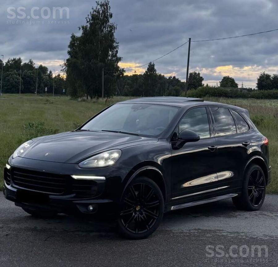 Black Porsche Cayenne 2015 in Rezekne, with an engine capacity of 3.00 L and mileage of 230 thousand km for 24000 €, photo 5 on AUTOMOTO.COM.LV