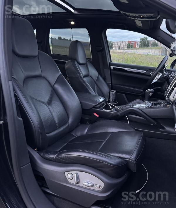 Black Porsche Cayenne 2015 in Rezekne, with an engine capacity of 3.00 L and mileage of 230 thousand km for 24000 €, photo 7 on AUTOMOTO.COM.LV