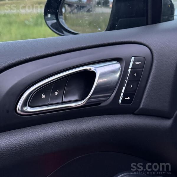 Black Porsche Cayenne 2015 in Rezekne, with an engine capacity of 3.00 L and mileage of 230 thousand km for 24000 €, photo 10 on AUTOMOTO.COM.LV
