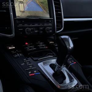 Black Porsche Cayenne 2015 in Rezekne, with an engine capacity of 3.00 L and mileage of 230 thousand km for 24000 €, photo 12 on AUTOMOTO.COM.LV