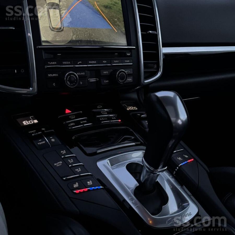 Black Porsche Cayenne 2015 in Rezekne, with an engine capacity of 3.00 L and mileage of 230 thousand km for 24000 €, photo 12 on AUTOMOTO.COM.LV