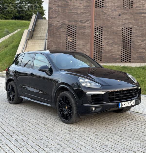 Porsche Cayenne 2015 in Rezekne on AUTOMOTO.COM.LV Black Porsche Cayenne 2015 in Rezekne, with an engine capacity of 3.00 L and mileage of 235 thousand km for 22500 ā¬, photo 1 on AUTOMOTO.COM.LV