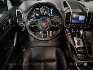 Melns Porsche Cayenne 2015 Tallina, ar dzinēja tilpumu 3.00 L un nobraukumu 258 tūkst. km par 21900 €, foto 6 vietnē AUTOMOTO.COM.LV