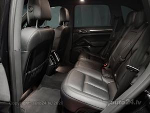 Melns Porsche Cayenne 2015 Tallina, ar dzinēja tilpumu 3.00 L un nobraukumu 258 tūkst. km par 21900 €, foto 7 vietnē AUTOMOTO.COM.LV