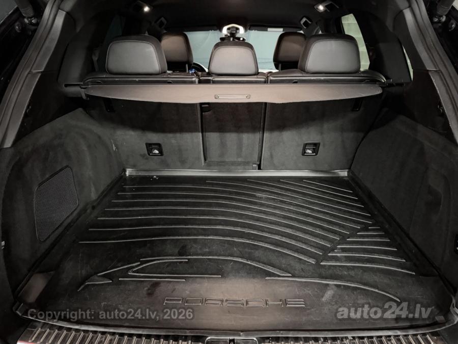 Melns Porsche Cayenne 2015 Tallina, ar dzinēja tilpumu 3.00 L un nobraukumu 258 tūkst. km par 21900 €, foto 9 vietnē AUTOMOTO.COM.LV