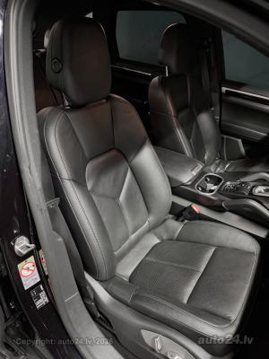 Melns Porsche Cayenne 2015 Tallina, ar dzinēja tilpumu 3.00 L un nobraukumu 258 tūkst. km par 21900 €, foto 14 vietnē AUTOMOTO.COM.LV