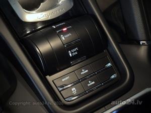 Melns Porsche Cayenne 2015 Tallina, ar dzinēja tilpumu 3.00 L un nobraukumu 258 tūkst. km par 21900 €, foto 15 vietnē AUTOMOTO.COM.LV