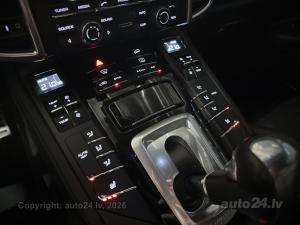 Melns Porsche Cayenne 2015 Tallina, ar dzinēja tilpumu 3.00 L un nobraukumu 258 tūkst. km par 21900 €, foto 16 vietnē AUTOMOTO.COM.LV