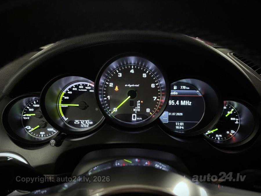 Melns Porsche Cayenne 2015 Tallina, ar dzinēja tilpumu 3.00 L un nobraukumu 258 tūkst. km par 21900 €, foto 18 vietnē AUTOMOTO.COM.LV