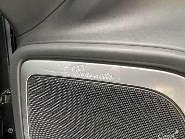 Black Porsche Cayenne 2015 in Vilnius, with an engine capacity of 4.81 L and mileage of 313 thousand km for 24900 €, photo 10 on AUTOMOTO.COM.LV