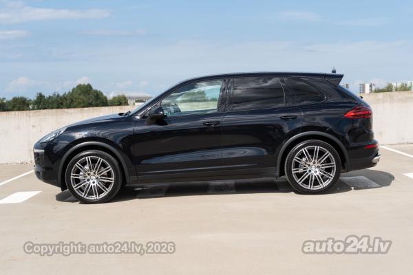 Melns Porsche Cayenne 2015 Tallina, ar dzinēja tilpumu 3.60 L un nobraukumu 204 tūkst. km par 29990 €, foto 5 vietnē AUTOMOTO.COM.LV
