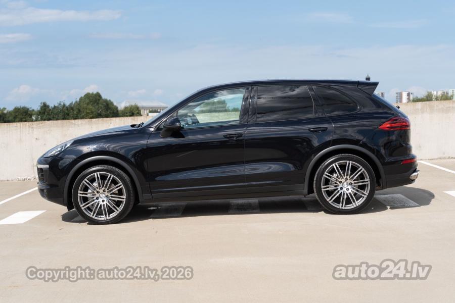 Melns Porsche Cayenne 2015 Tallina, ar dzinēja tilpumu 3.60 L un nobraukumu 204 tūkst. km par 29990 €, foto 6 vietnē AUTOMOTO.COM.LV