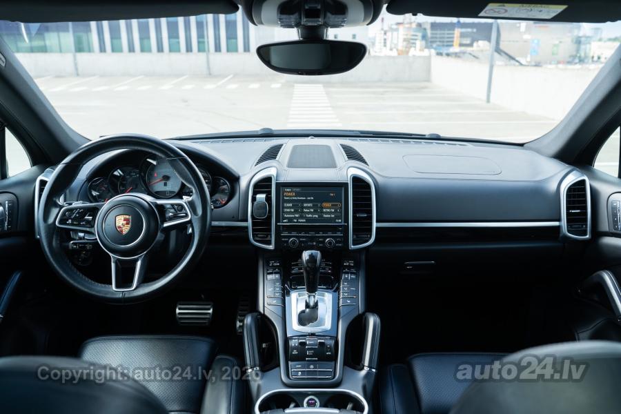 Melns Porsche Cayenne 2015 Tallina, ar dzinēja tilpumu 3.60 L un nobraukumu 204 tūkst. km par 29990 €, foto 13 vietnē AUTOMOTO.COM.LV