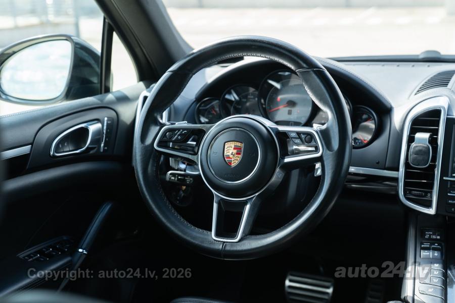 Melns Porsche Cayenne 2015 Tallina, ar dzinēja tilpumu 3.60 L un nobraukumu 204 tūkst. km par 29990 €, foto 15 vietnē AUTOMOTO.COM.LV