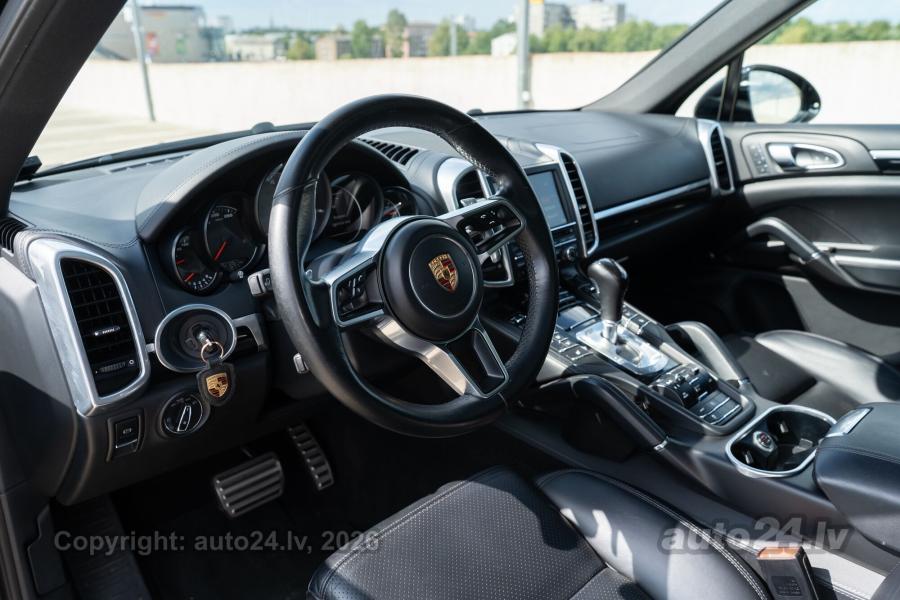 Melns Porsche Cayenne 2015 Tallina, ar dzinēja tilpumu 3.60 L un nobraukumu 204 tūkst. km par 29990 €, foto 16 vietnē AUTOMOTO.COM.LV