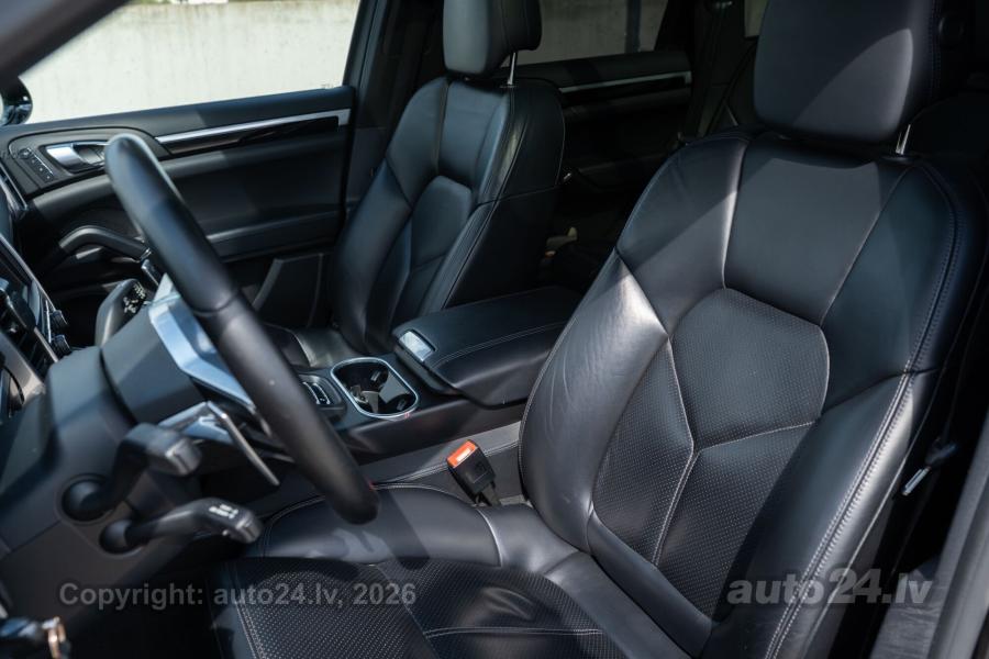 Melns Porsche Cayenne 2015 Tallina, ar dzinēja tilpumu 3.60 L un nobraukumu 204 tūkst. km par 29990 €, foto 18 vietnē AUTOMOTO.COM.LV