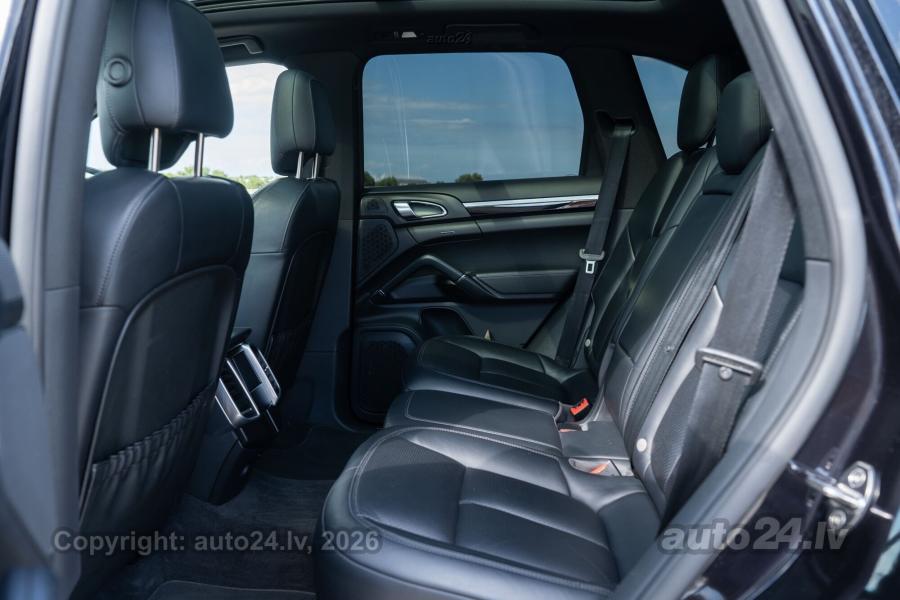 Melns Porsche Cayenne 2015 Tallina, ar dzinēja tilpumu 3.60 L un nobraukumu 204 tūkst. km par 29990 €, foto 20 vietnē AUTOMOTO.COM.LV