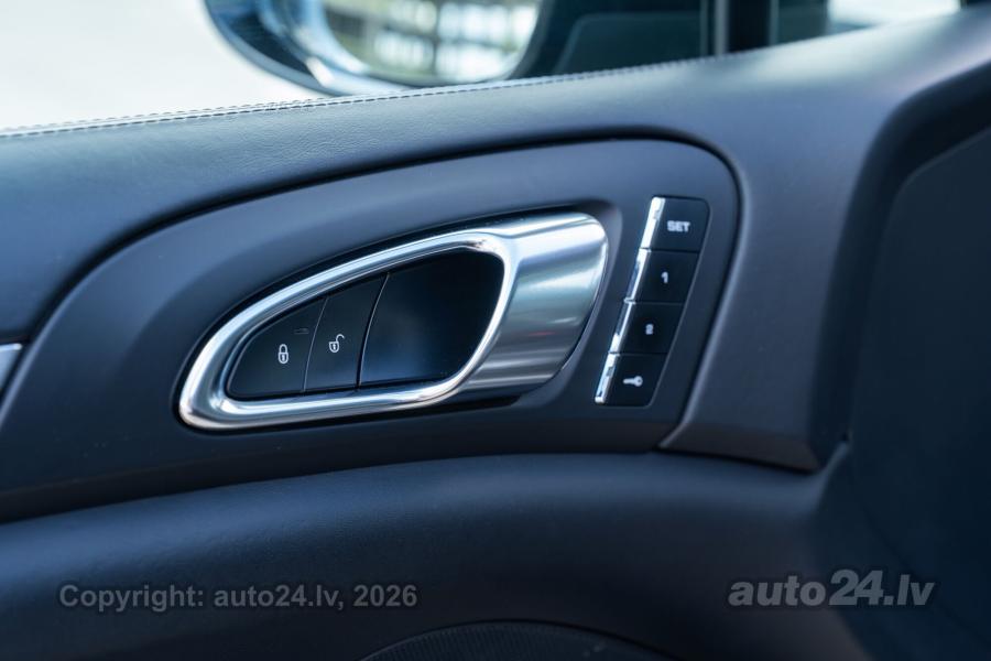 Melns Porsche Cayenne 2015 Tallina, ar dzinēja tilpumu 3.60 L un nobraukumu 204 tūkst. km par 29990 €, foto 21 vietnē AUTOMOTO.COM.LV