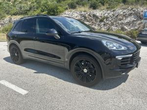 Melns Porsche Cayenne 2015 Rīga, ar dzinēja tilpumu 3.00 L un nobraukumu 202 tūkst. km par 23900 €, foto 3 vietnē AUTOMOTO.COM.LV