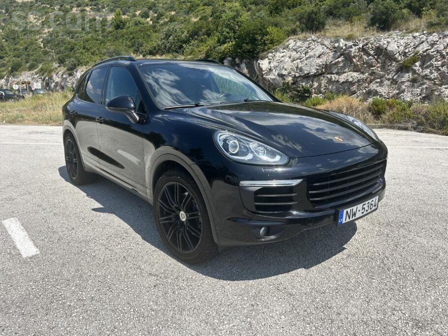 Melns Porsche Cayenne 2015 Rīga, ar dzinēja tilpumu 3.00 L un nobraukumu 202 tūkst. km par 23900 €, foto 4 vietnē AUTOMOTO.COM.LV