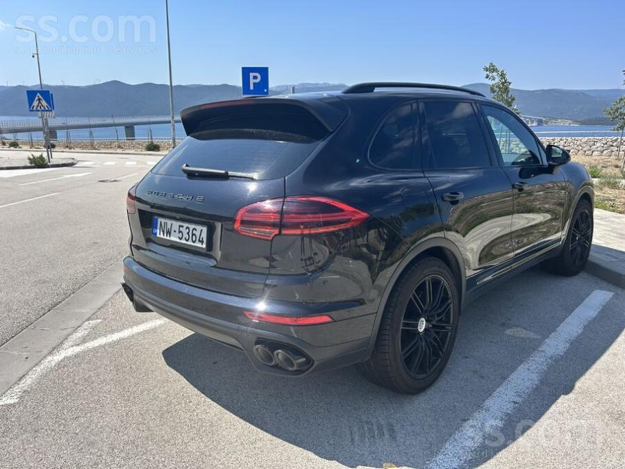 Melns Porsche Cayenne 2015 Rīga, ar dzinēja tilpumu 3.00 L un nobraukumu 202 tūkst. km par 23900 €, foto 5 vietnē AUTOMOTO.COM.LV