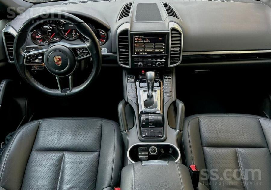 Melns Porsche Cayenne 2015 Rīga, ar dzinēja tilpumu 3.00 L un nobraukumu 202 tūkst. km par 23900 €, foto 6 vietnē AUTOMOTO.COM.LV