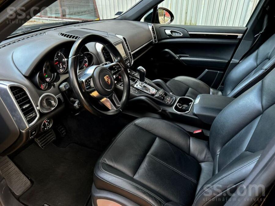Melns Porsche Cayenne 2015 Rīga, ar dzinēja tilpumu 3.00 L un nobraukumu 202 tūkst. km par 23900 €, foto 7 vietnē AUTOMOTO.COM.LV