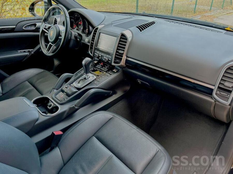 Melns Porsche Cayenne 2015 Rīga, ar dzinēja tilpumu 3.00 L un nobraukumu 202 tūkst. km par 23900 €, foto 8 vietnē AUTOMOTO.COM.LV