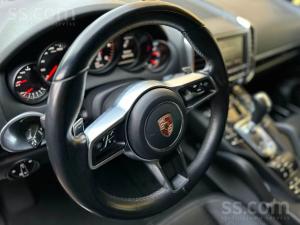 Melns Porsche Cayenne 2015 Rīga, ar dzinēja tilpumu 3.00 L un nobraukumu 202 tūkst. km par 23900 €, foto 10 vietnē AUTOMOTO.COM.LV