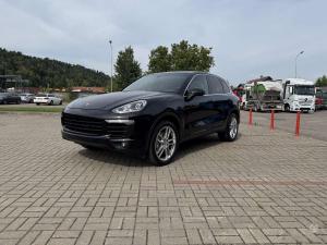 Melns Porsche Cayenne 2015 Viļņa, ar dzinēja tilpumu 3.60 L un nobraukumu 177 tūkst. km par 23500 €, foto 3 vietnē AUTOMOTO.COM.LV