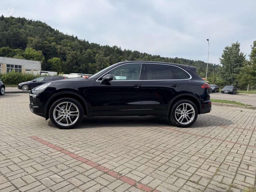 Melns Porsche Cayenne 2015 Viļņa, ar dzinēja tilpumu 3.60 L un nobraukumu 177 tūkst. km par 23500 €, foto 4 vietnē AUTOMOTO.COM.LV