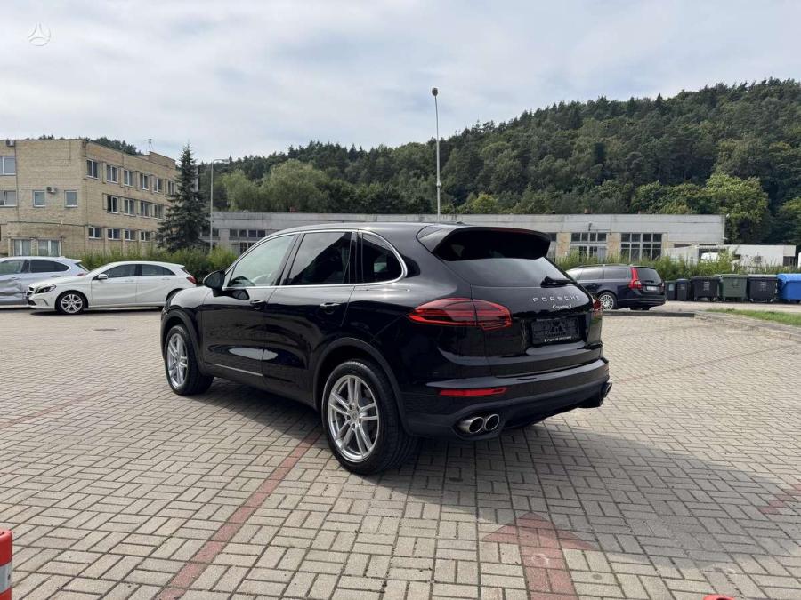 Melns Porsche Cayenne 2015 Viļņa, ar dzinēja tilpumu 3.60 L un nobraukumu 177 tūkst. km par 23500 €, foto 5 vietnē AUTOMOTO.COM.LV