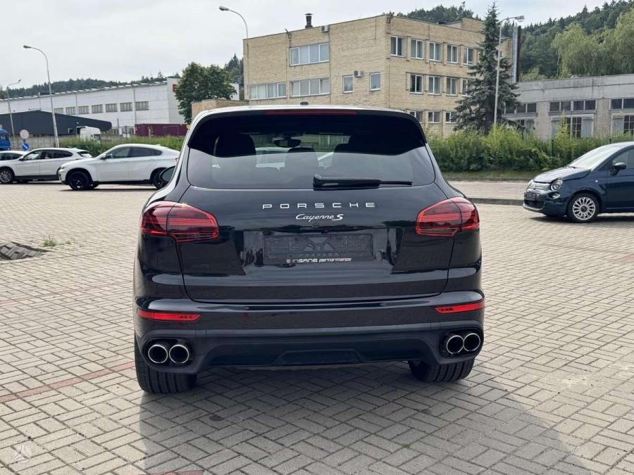 Melns Porsche Cayenne 2015 Viļņa, ar dzinēja tilpumu 3.60 L un nobraukumu 177 tūkst. km par 23500 €, foto 6 vietnē AUTOMOTO.COM.LV