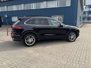Melns Porsche Cayenne 2015 Viļņa, ar dzinēja tilpumu 3.60 L un nobraukumu 177 tūkst. km par 23500 €, foto 8 vietnē AUTOMOTO.COM.LV