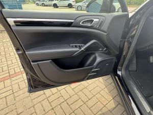 Melns Porsche Cayenne 2015 Viļņa, ar dzinēja tilpumu 3.60 L un nobraukumu 177 tūkst. km par 23500 €, foto 11 vietnē AUTOMOTO.COM.LV