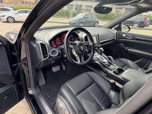 Melns Porsche Cayenne 2015 Viļņa, ar dzinēja tilpumu 3.60 L un nobraukumu 177 tūkst. km par 23500 €, foto 12 vietnē AUTOMOTO.COM.LV