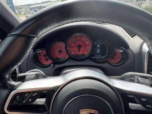Melns Porsche Cayenne 2015 Viļņa, ar dzinēja tilpumu 3.60 L un nobraukumu 177 tūkst. km par 23500 €, foto 14 vietnē AUTOMOTO.COM.LV