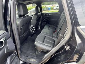 Melns Porsche Cayenne 2015 Viļņa, ar dzinēja tilpumu 3.60 L un nobraukumu 177 tūkst. km par 23500 €, foto 18 vietnē AUTOMOTO.COM.LV
