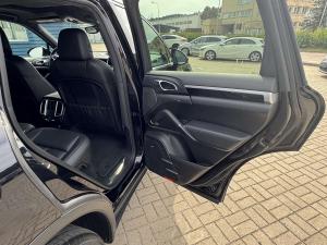 Melns Porsche Cayenne 2015 Viļņa, ar dzinēja tilpumu 3.60 L un nobraukumu 177 tūkst. km par 23500 €, foto 20 vietnē AUTOMOTO.COM.LV