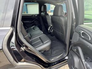 Melns Porsche Cayenne 2015 Viļņa, ar dzinēja tilpumu 3.60 L un nobraukumu 177 tūkst. km par 23500 €, foto 21 vietnē AUTOMOTO.COM.LV