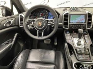 Melns Porsche Cayenne 2015 Viļņa, ar dzinēja tilpumu 4.81 L un nobraukumu 313 tūkst. km par 23900 €, foto 21 vietnē AUTOMOTO.COM.LV