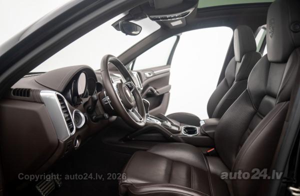 Porsche Cayenne 2015 Tallina vietnē Melns Porsche Cayenne 2015 Tallina, ar dzinēja tilpumu 3.00 L un nobraukumu 180 tūkst. km par 24999 €, foto 9 vietnē AUTOMOTO.COM.LV