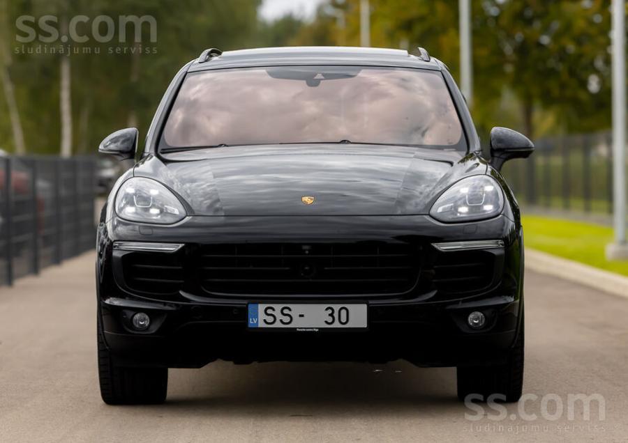Melns Porsche Cayenne 2015 Jelgava, ar dzinēja tilpumu 3.00 L un nobraukumu 129 tūkst. km par 32500 €, foto 1 vietnē AUTOMOTO.COM.LV