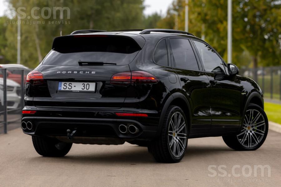 Melns Porsche Cayenne 2015 Jelgava, ar dzinēja tilpumu 3.00 L un nobraukumu 129 tūkst. km par 32500 €, foto 3 vietnē AUTOMOTO.COM.LV