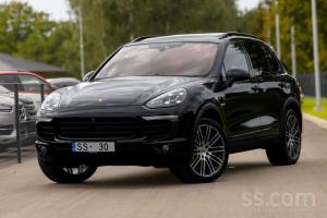 Melns Porsche Cayenne 2015 Jelgava, ar dzinēja tilpumu 3.00 L un nobraukumu 129 tūkst. km par 32500 €, foto 9 vietnē AUTOMOTO.COM.LV